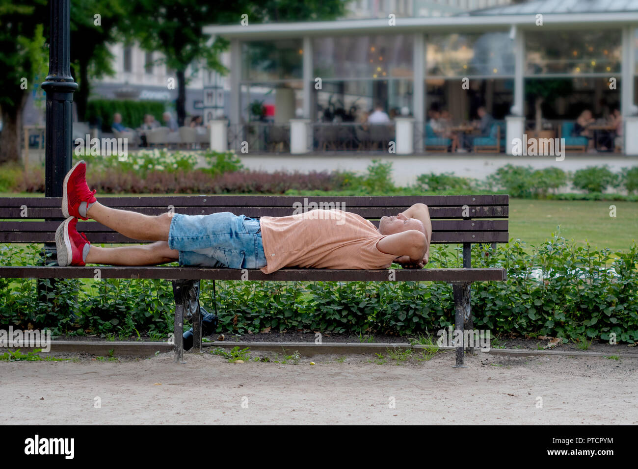 Drunk park bench hi-res stock photography and images - Alamy