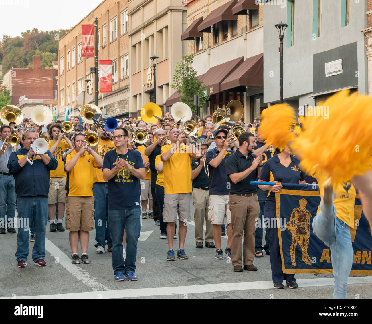 University marching band hi-res stock photography and images - Alamy
