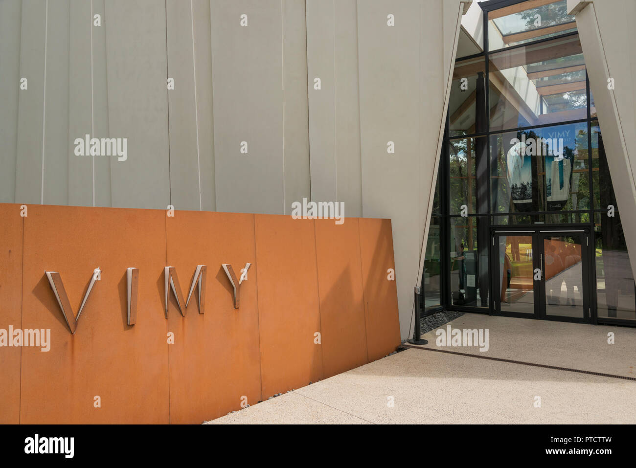 Military museum entrance hi-res stock photography and images - Alamy