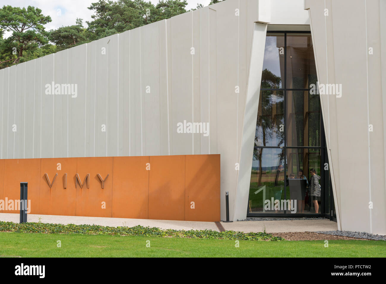 Military museum entrance hi-res stock photography and images - Alamy