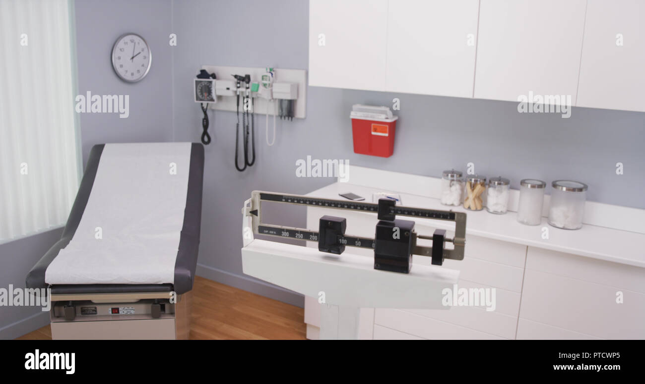 Interior hospital room with medical instruments Stock Photo - Alamy