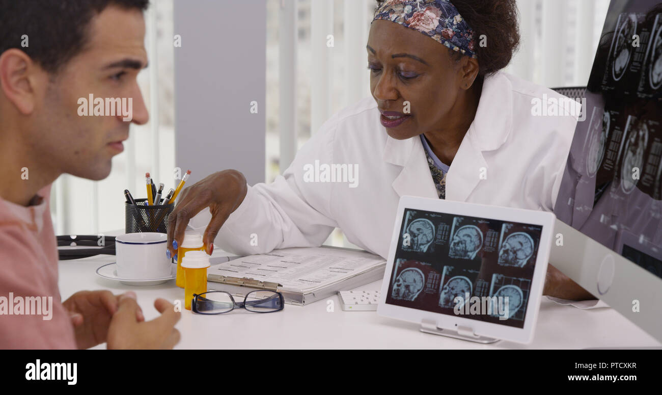 Mri scans doctor hi-res stock photography and images - Alamy