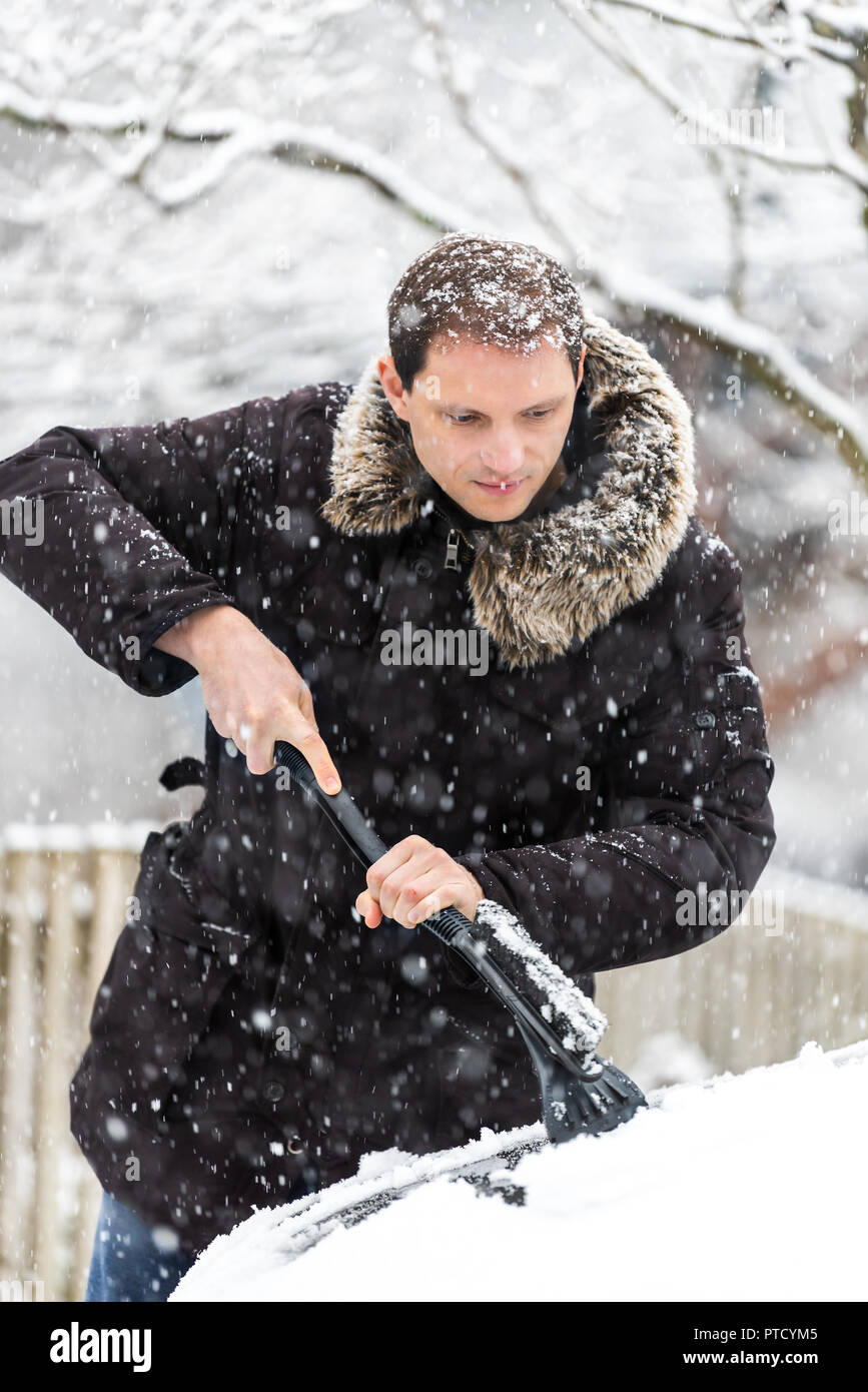 Heavy snow car man falling hi-res stock photography and images - Alamy