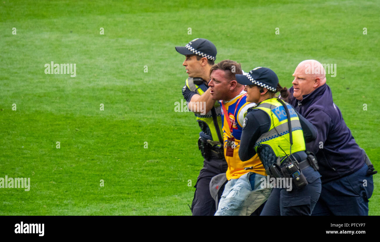 Police arresting and escorting a pitch invader at the 2018 AFL Grand ...