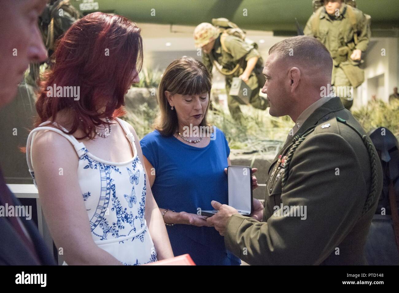 The family of Marine Cpl. Albert Gettings receive the Silver Star Medal ...