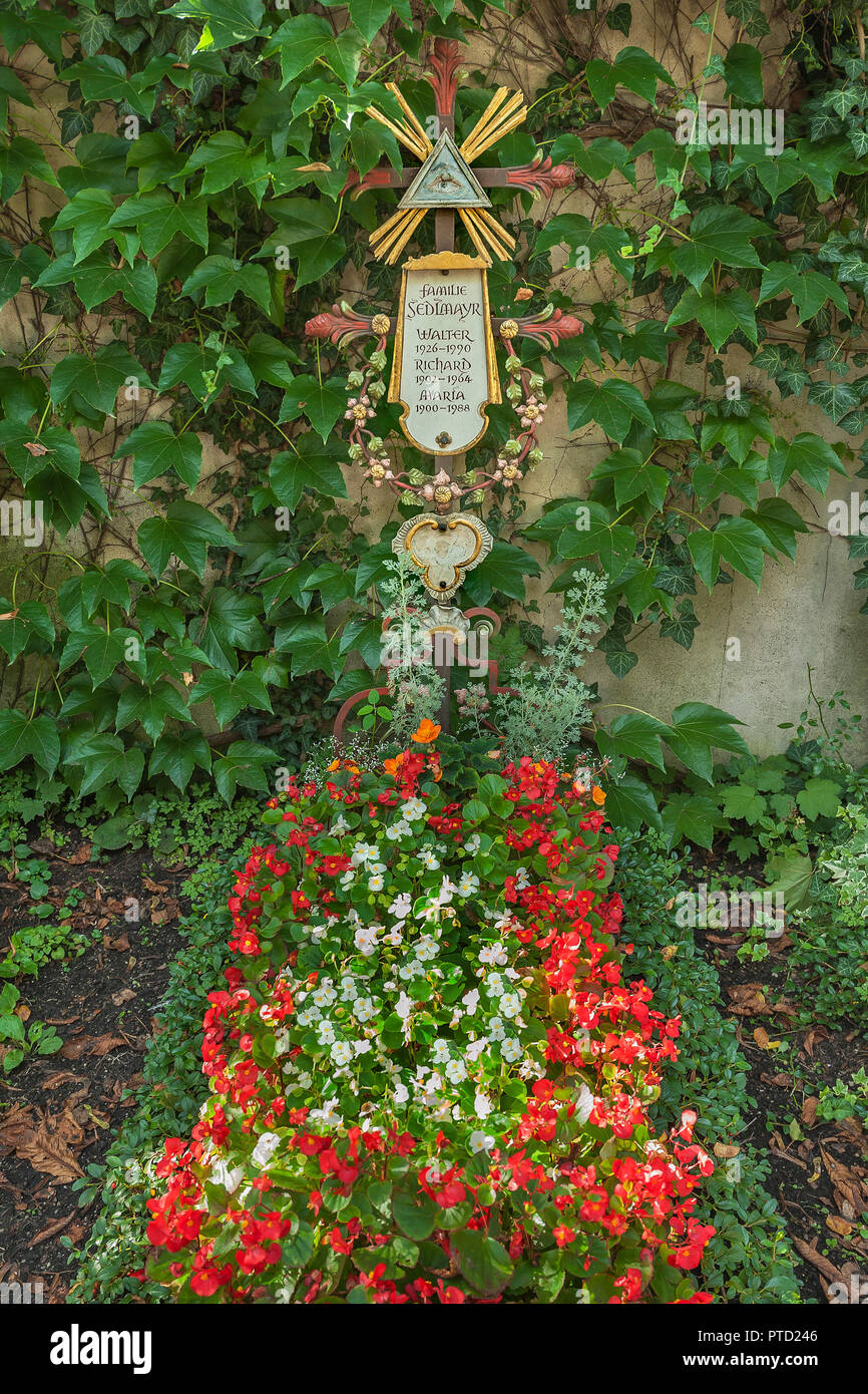 Family grave, Sedlmayr family, actor, cemetery of the catholic branch ...