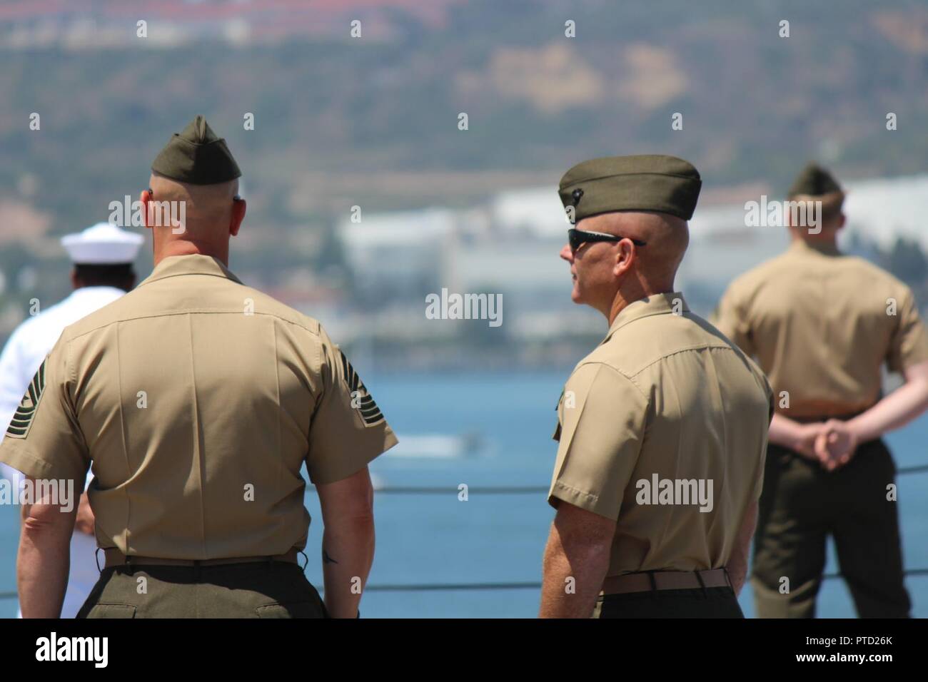 PACIFIC OCEAN – Marines and Sailors of the 15th Marine Expeditionary ...