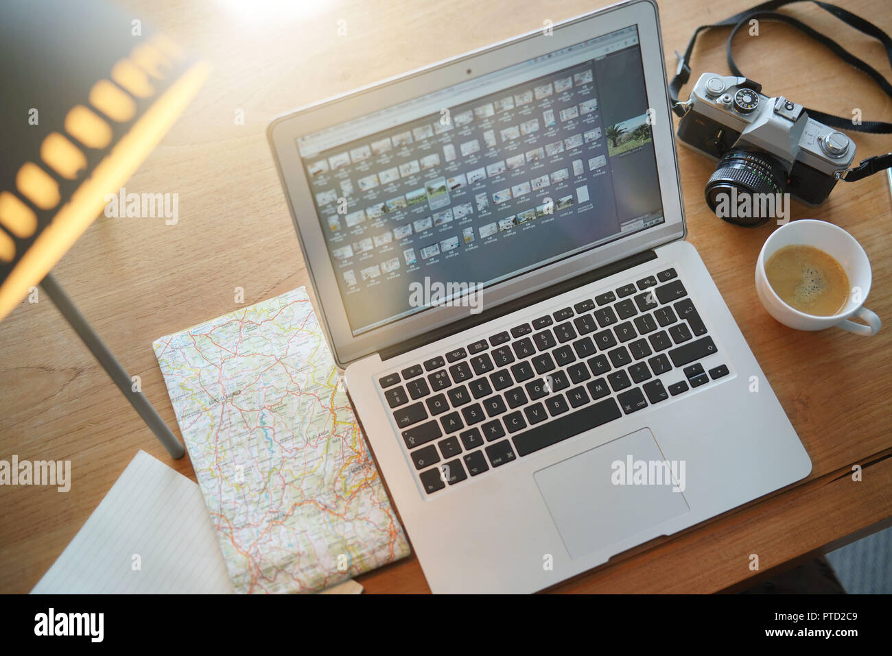 Photographers desk hi-res stock photography and images - Alamy