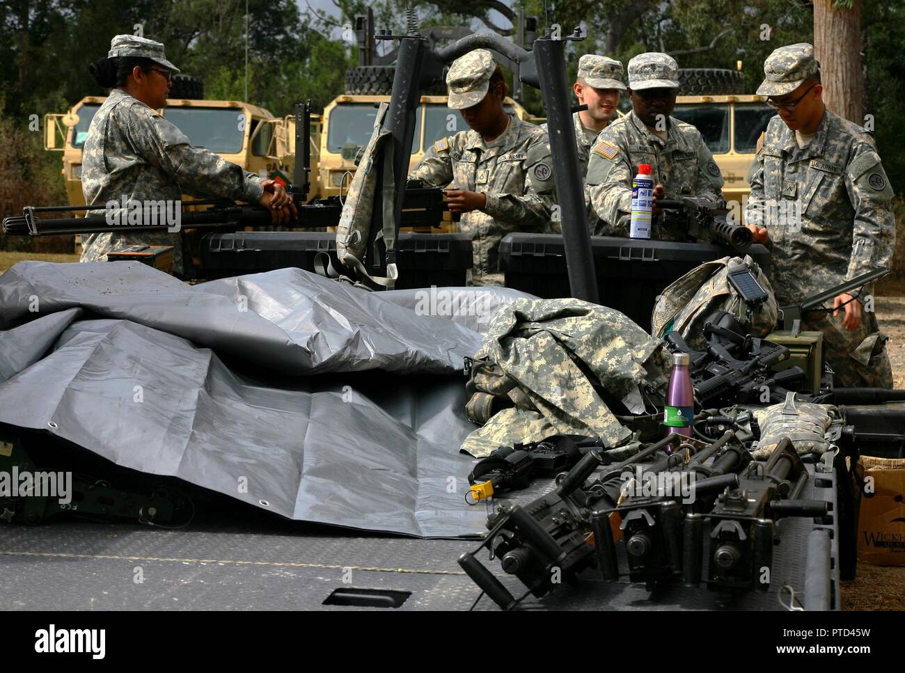 Soldiers assigned to Fox Company, 427th Brigade Support Battalion, 27th ...