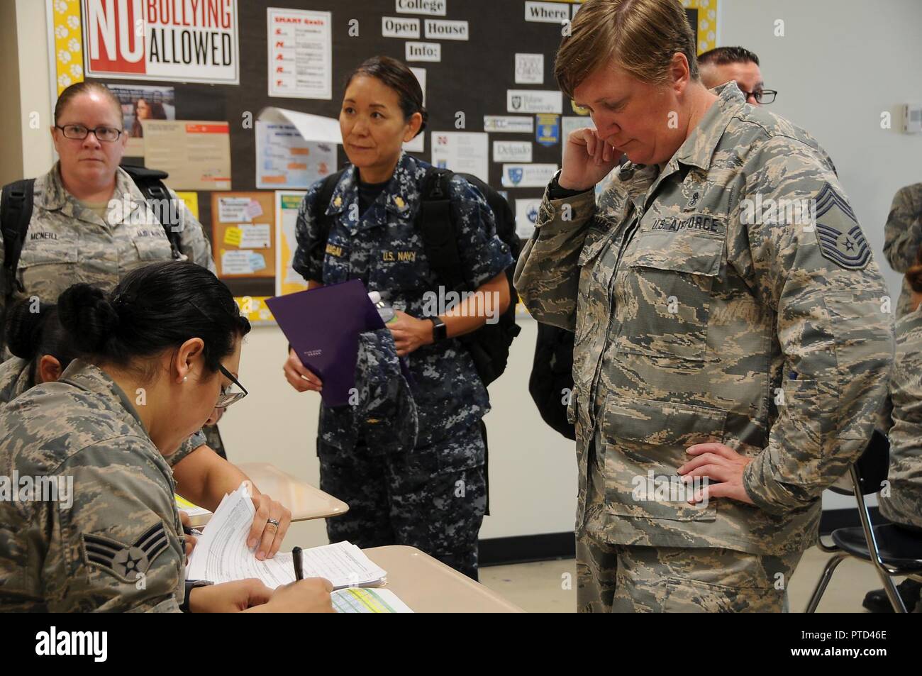 Staying in line soldier hi-res stock photography and images - Alamy