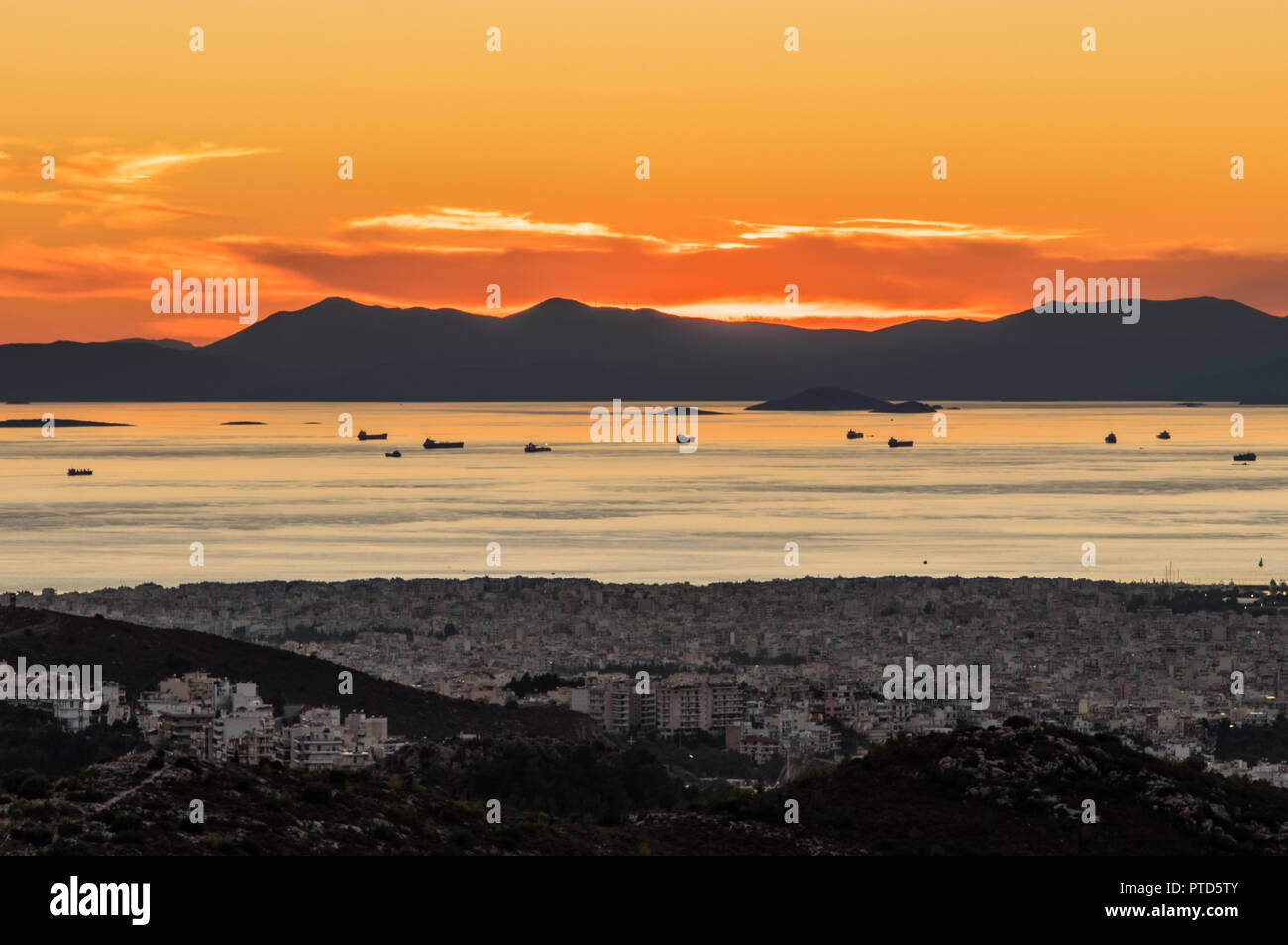 Downtown piraeus hi-res stock photography and images - Alamy