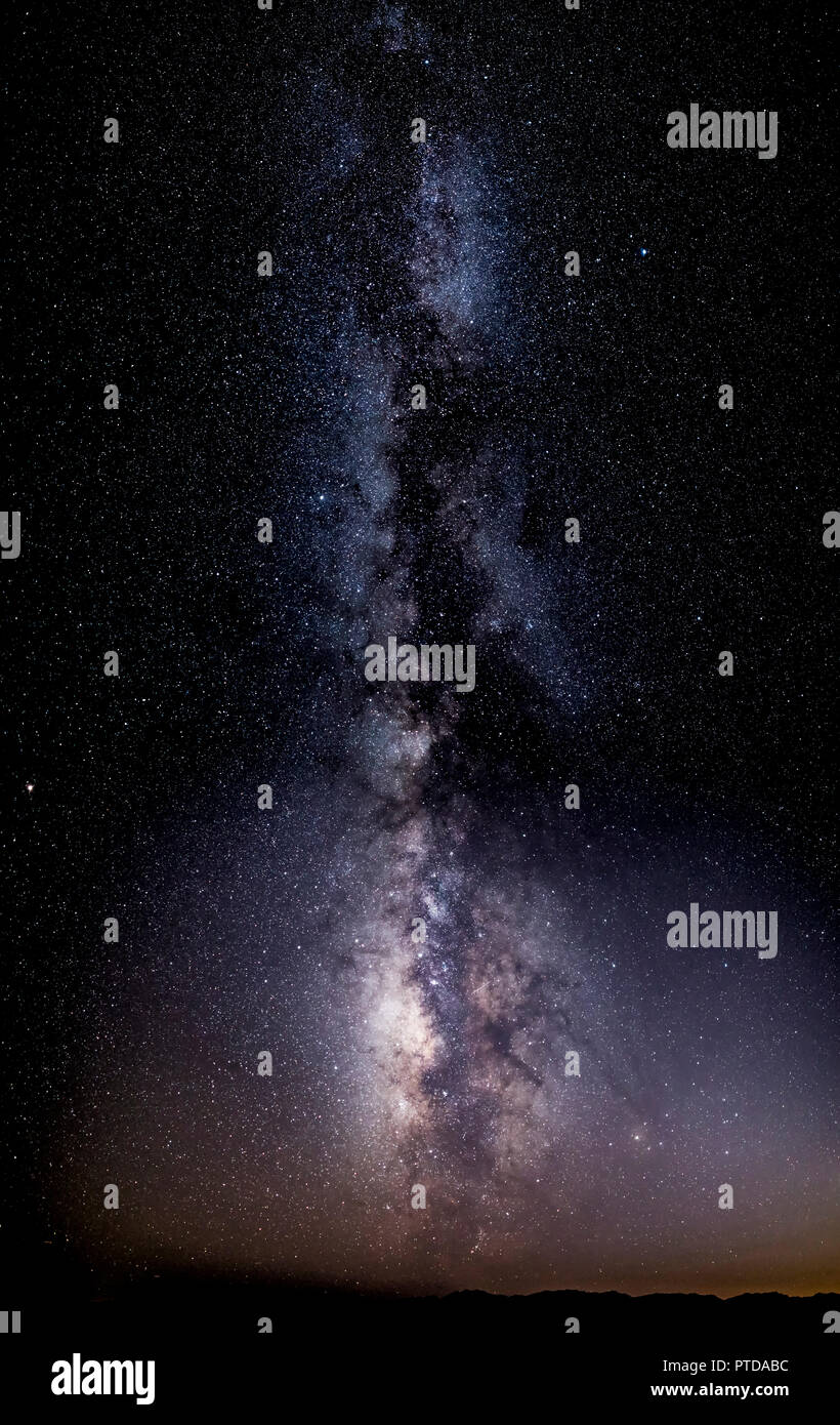 Milky way vertical hi-res stock photography and images - Alamy