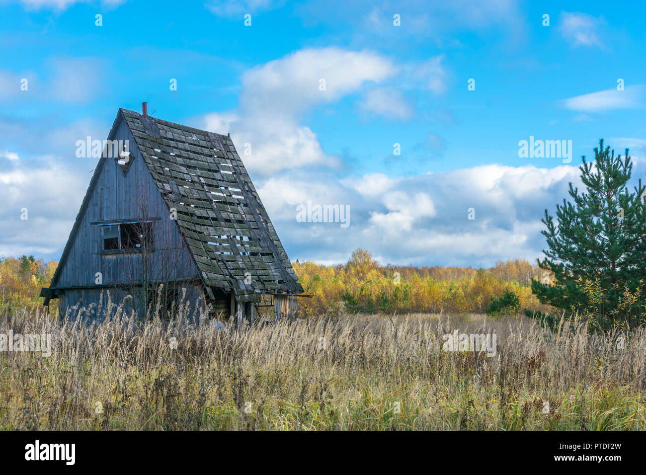 Collapsing house hi-res stock photography and images - Alamy