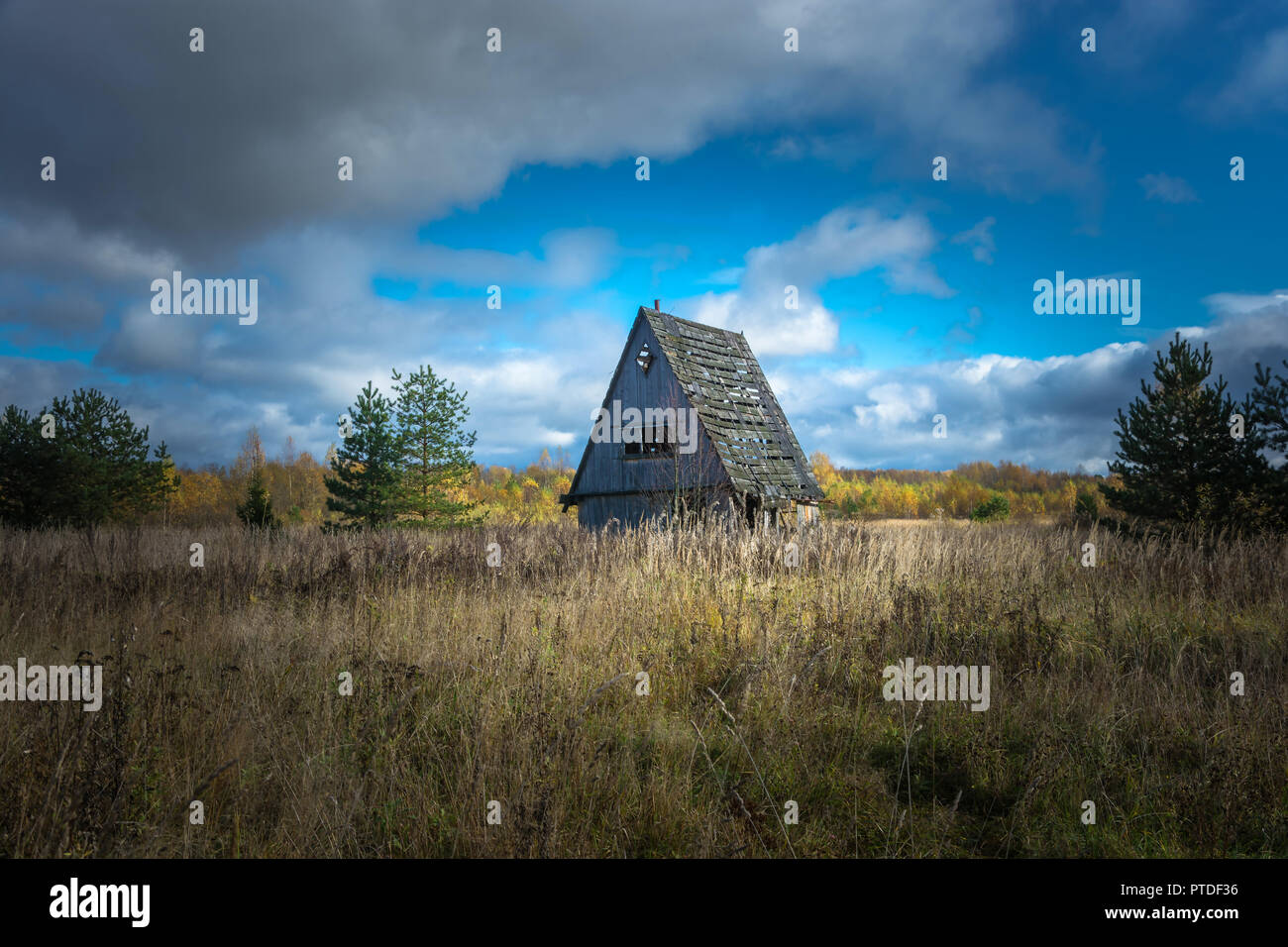 Collapsing house hi-res stock photography and images - Alamy