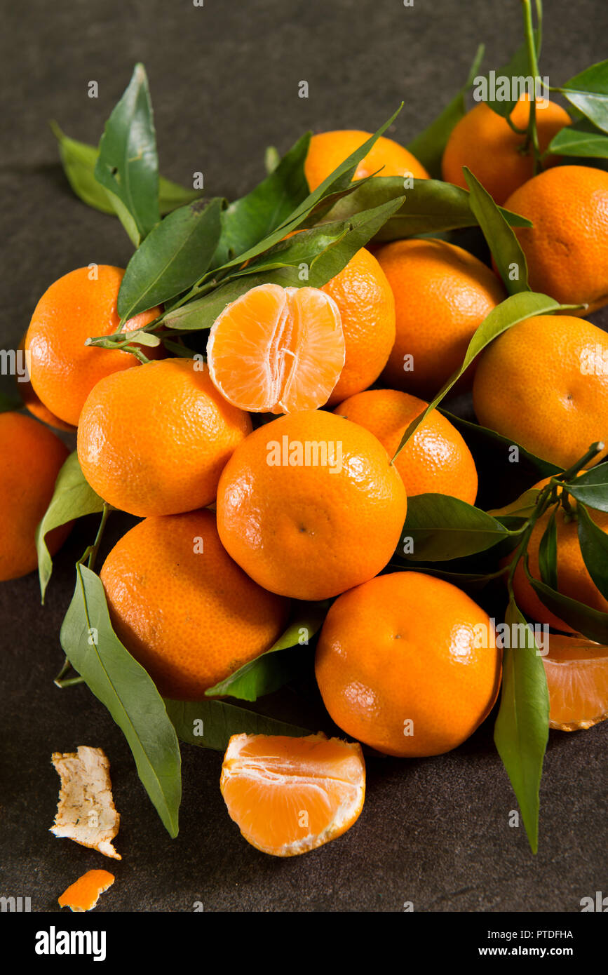Fresh picked mandarins Stock Photo - Alamy