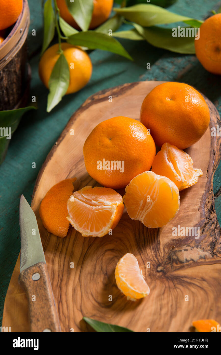 Fresh picked mandarins Stock Photo - Alamy