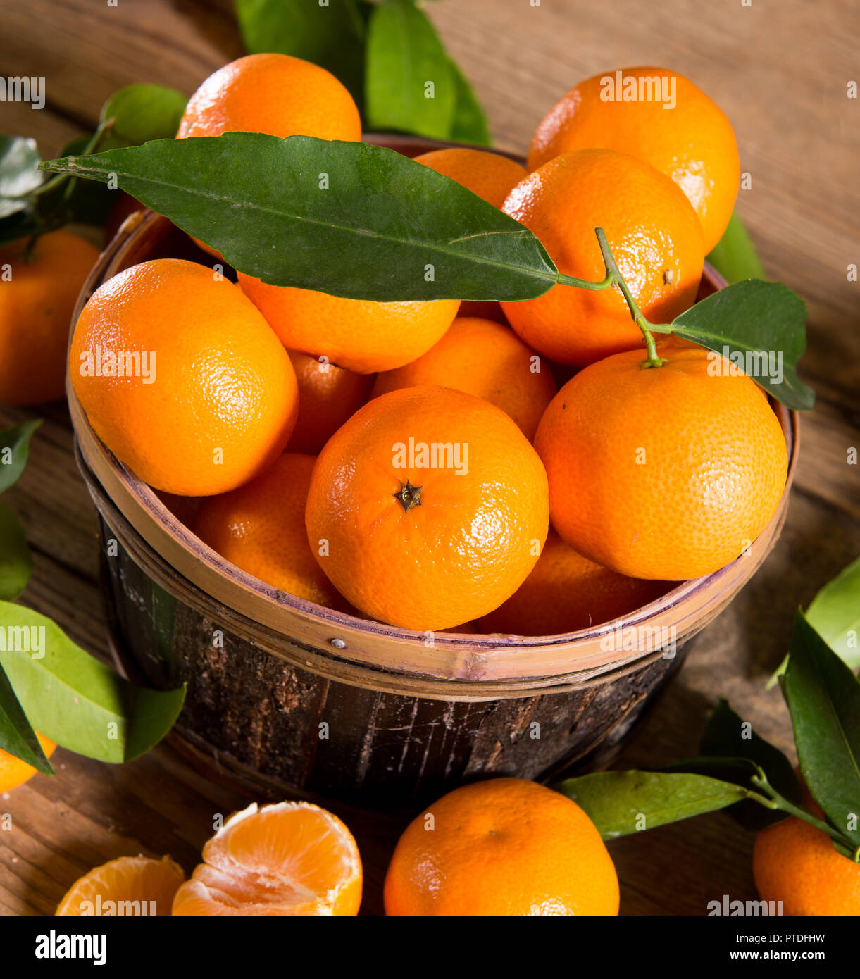 Fresh picked mandarins Stock Photo - Alamy
