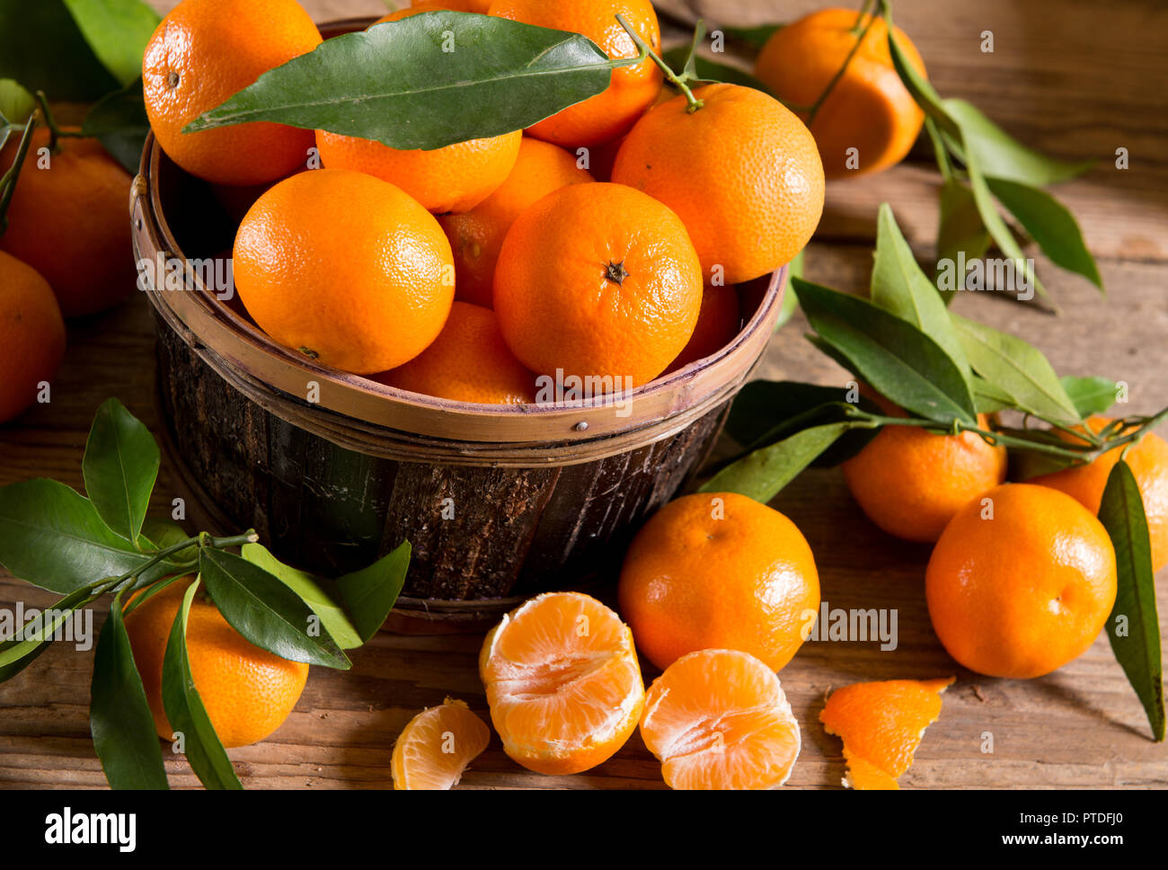 Fresh picked mandarins Stock Photo - Alamy
