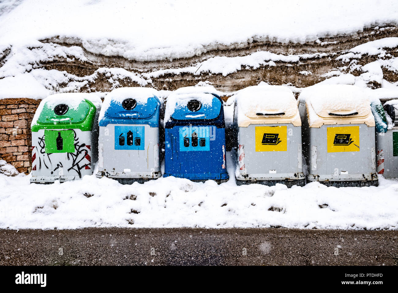 Bins separate collection hi-res stock photography and images - Alamy