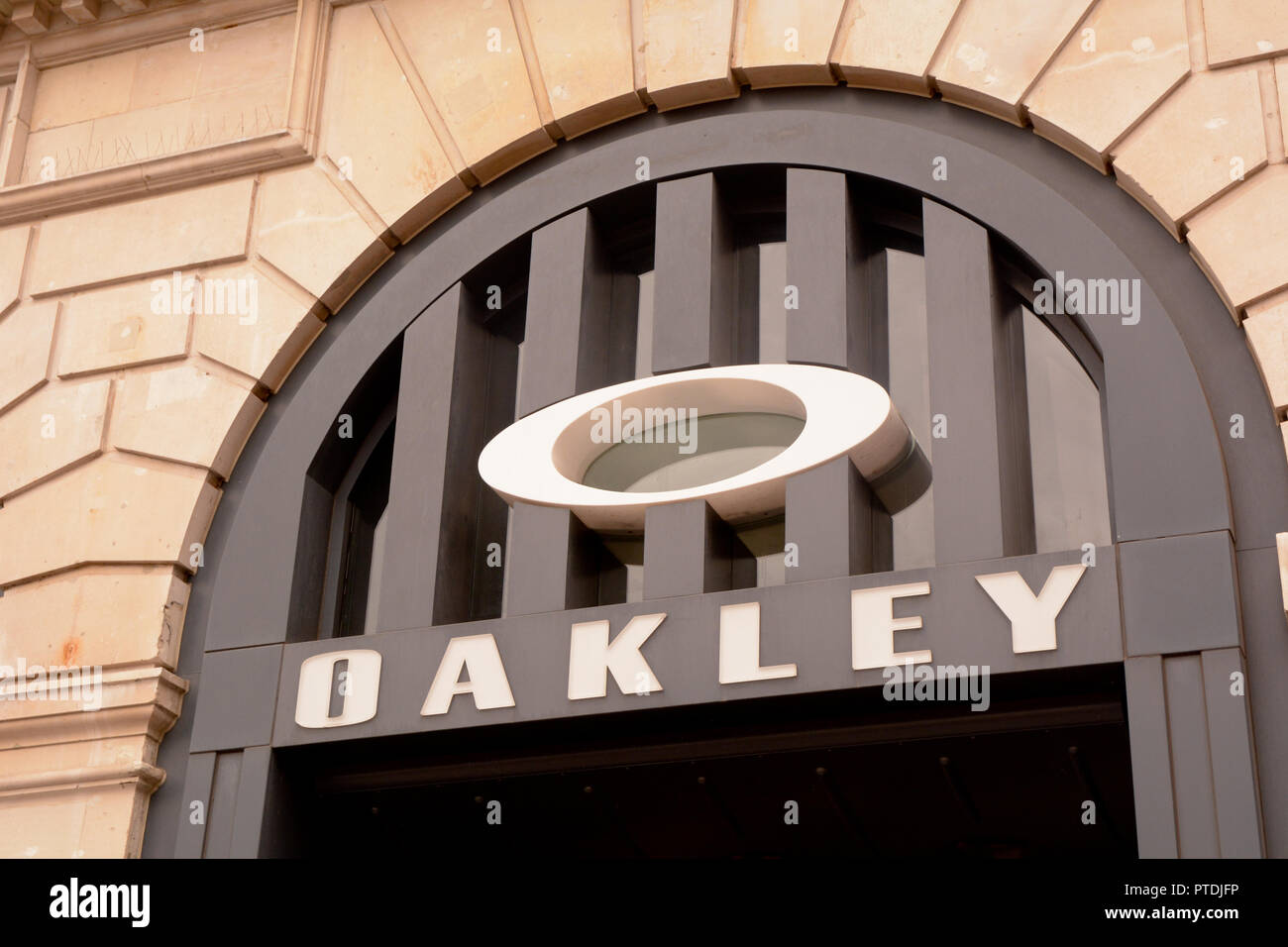 Oakley shop sign hi-res stock photography and images - Alamy