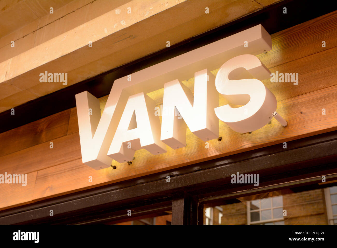 Vans logo hi-res stock photography and images - Alamy