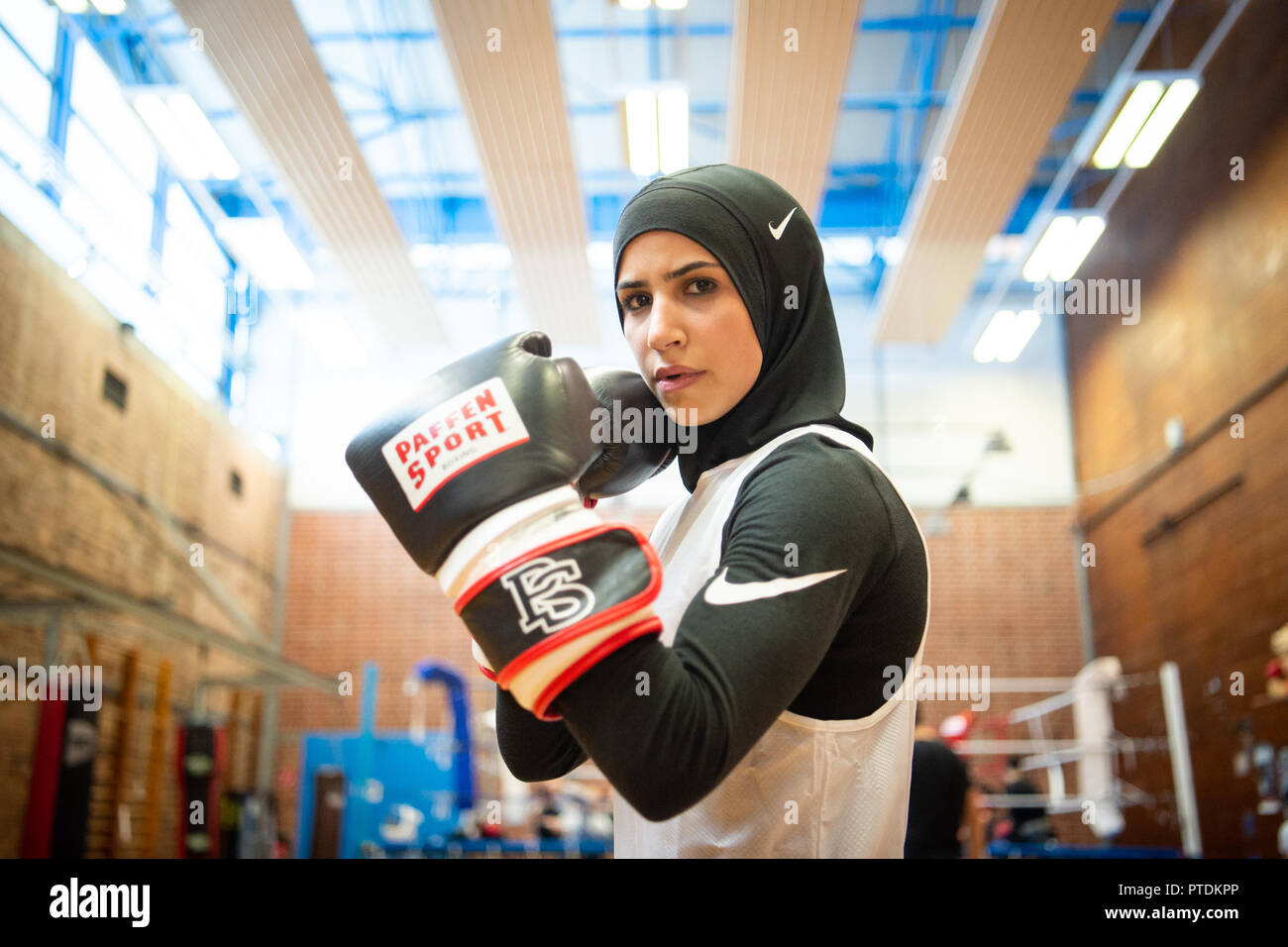 06 October 2018, Berlin: Zeina Nassar, boxer, is standing in the TSC ...