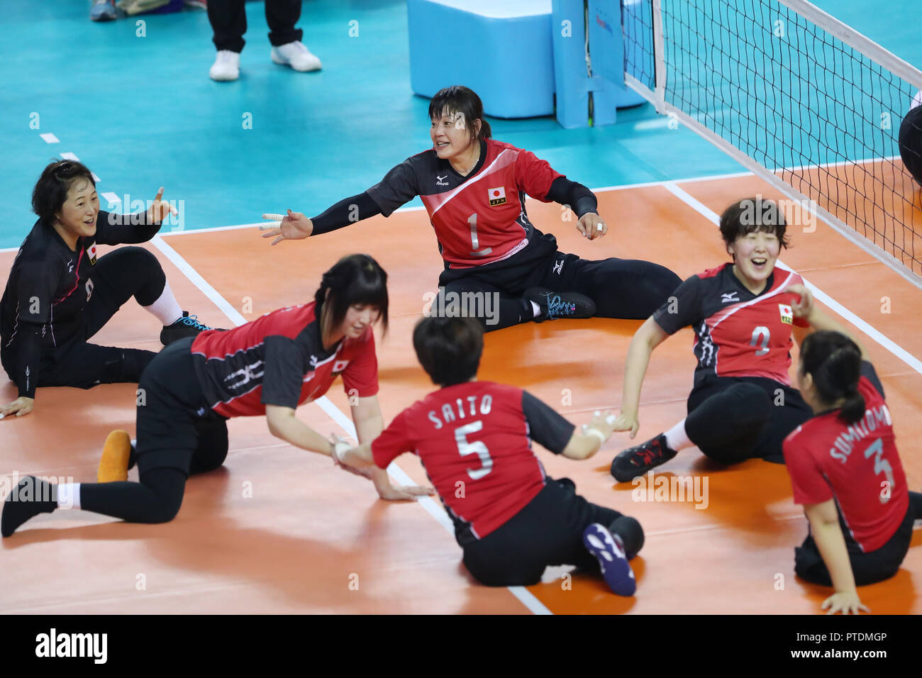 Womens sitting volleyball team hi-res stock photography and images - Alamy