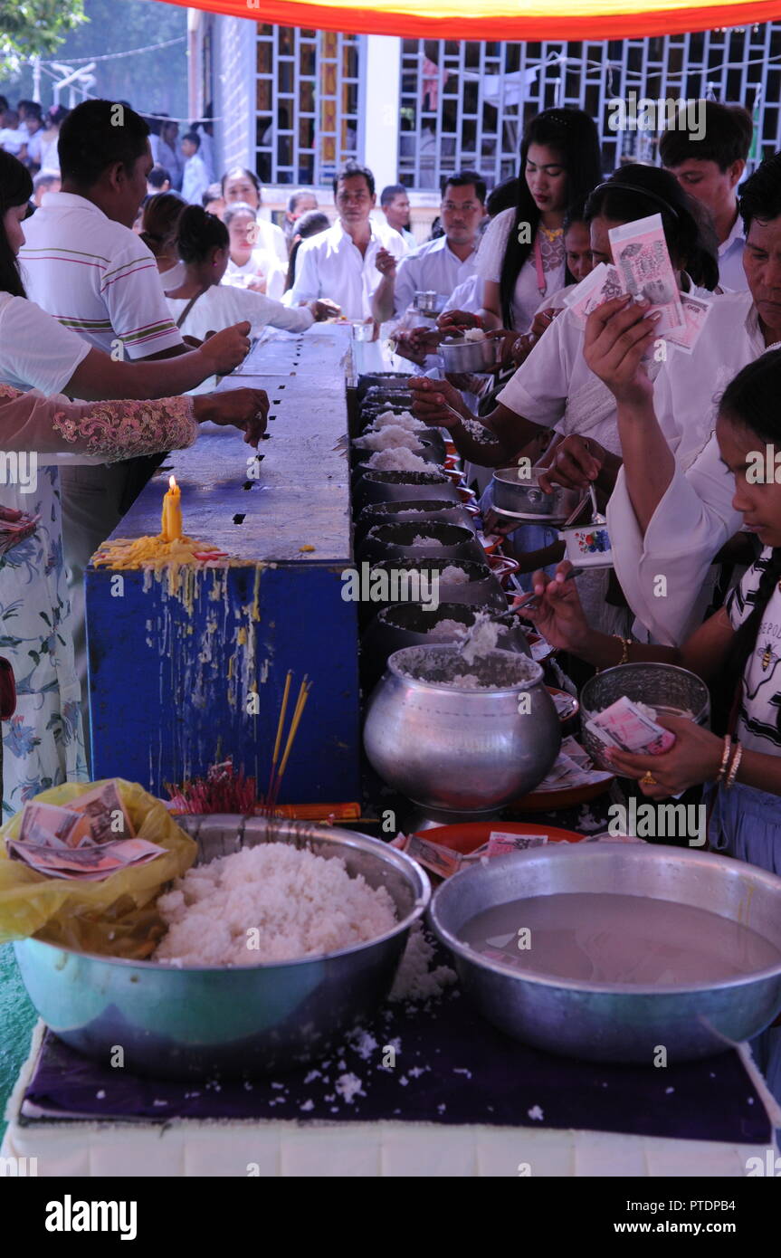 100 riel notes hi-res stock photography and images - Alamy