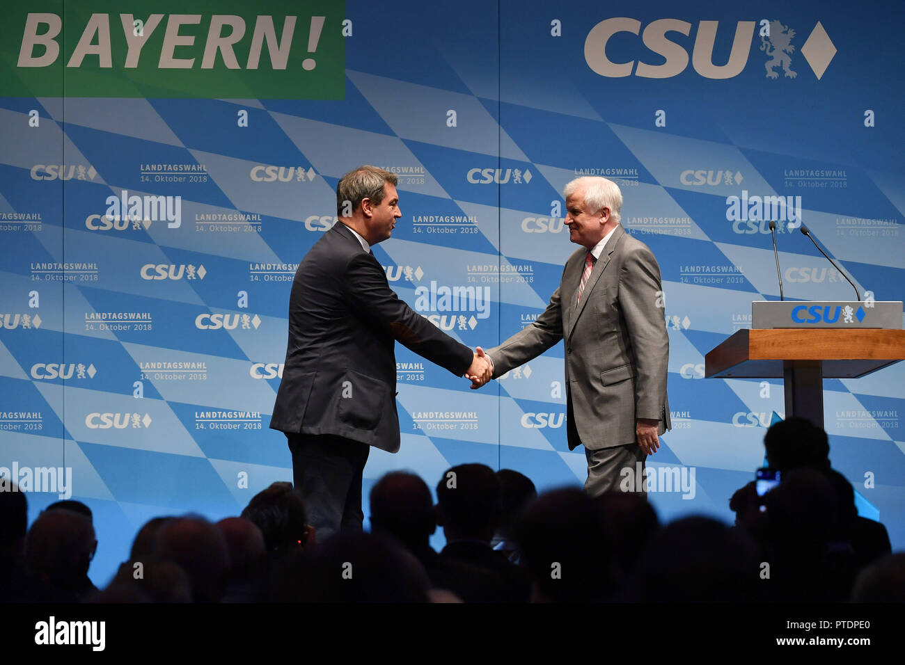 Shale hands hi-res stock photography and images - Alamy