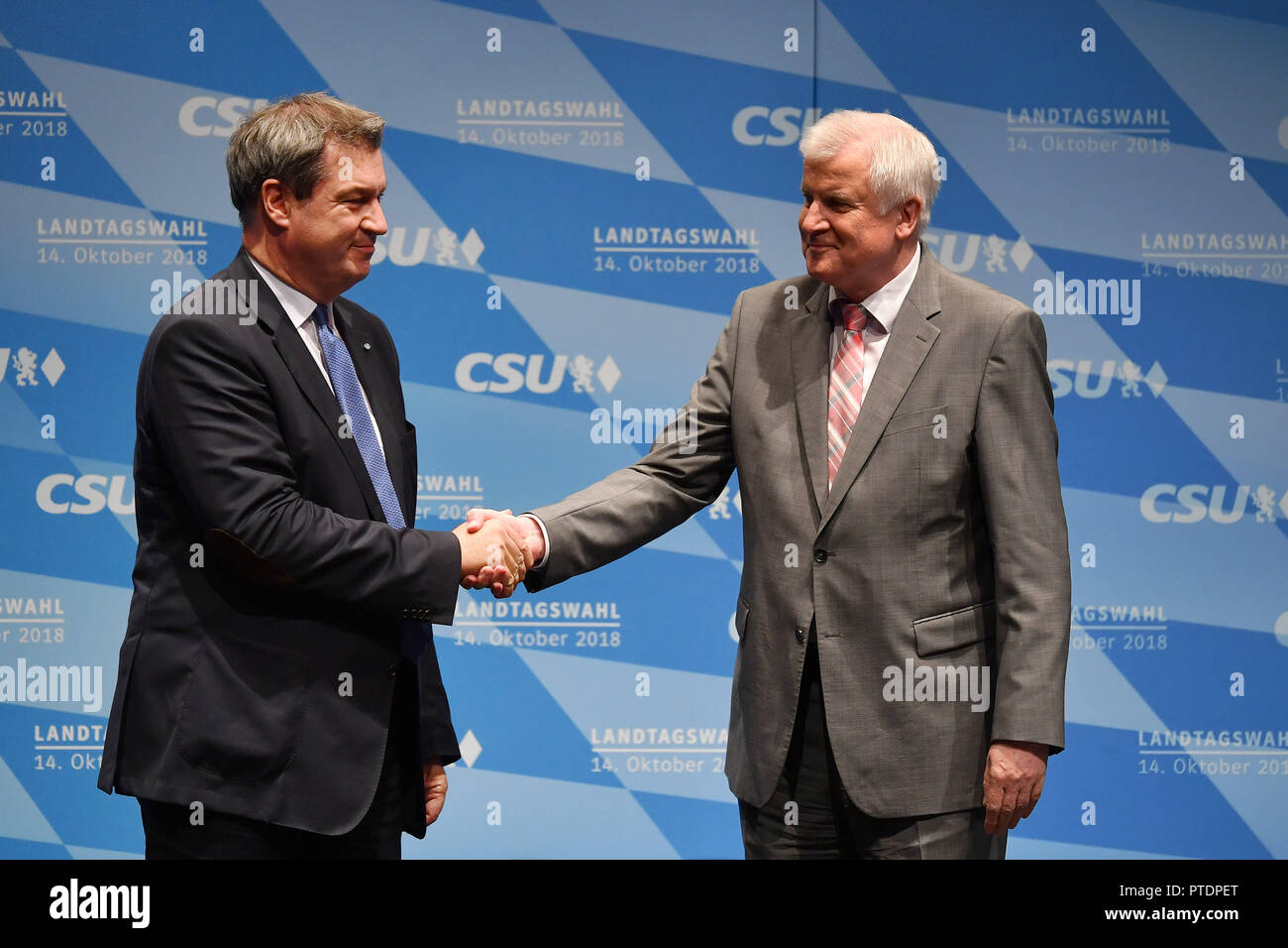 Shale hands hi-res stock photography and images - Alamy