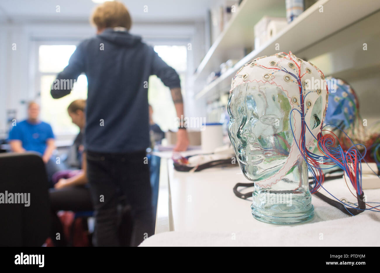 Eeg technology hi-res stock photography and images - Alamy