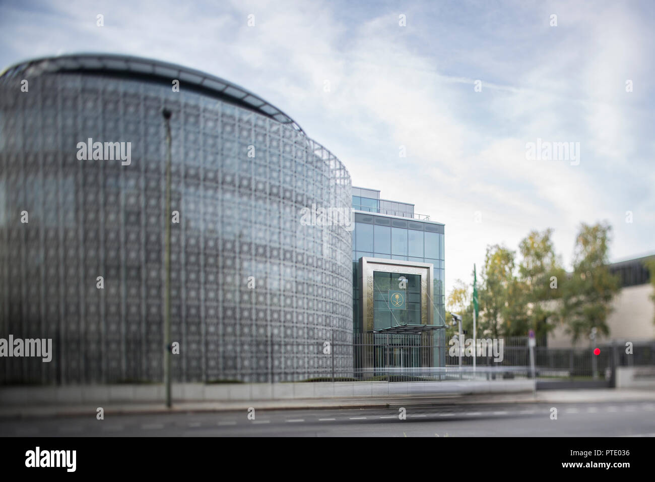 Embassy of the kingdom of saudi arabia hi-res stock photography and ...