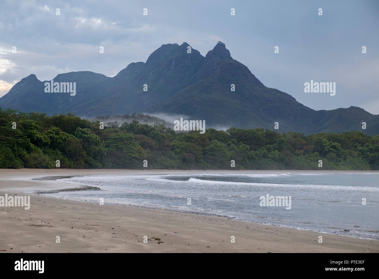 Hinchinbrook Island - The Thorsborne Trail - Zoe Bay Stock Photo - Alamy