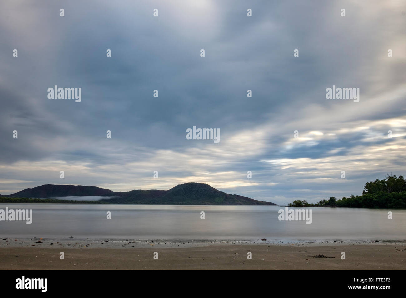 Zoe bay hinchinbrook island hi-res stock photography and images - Alamy
