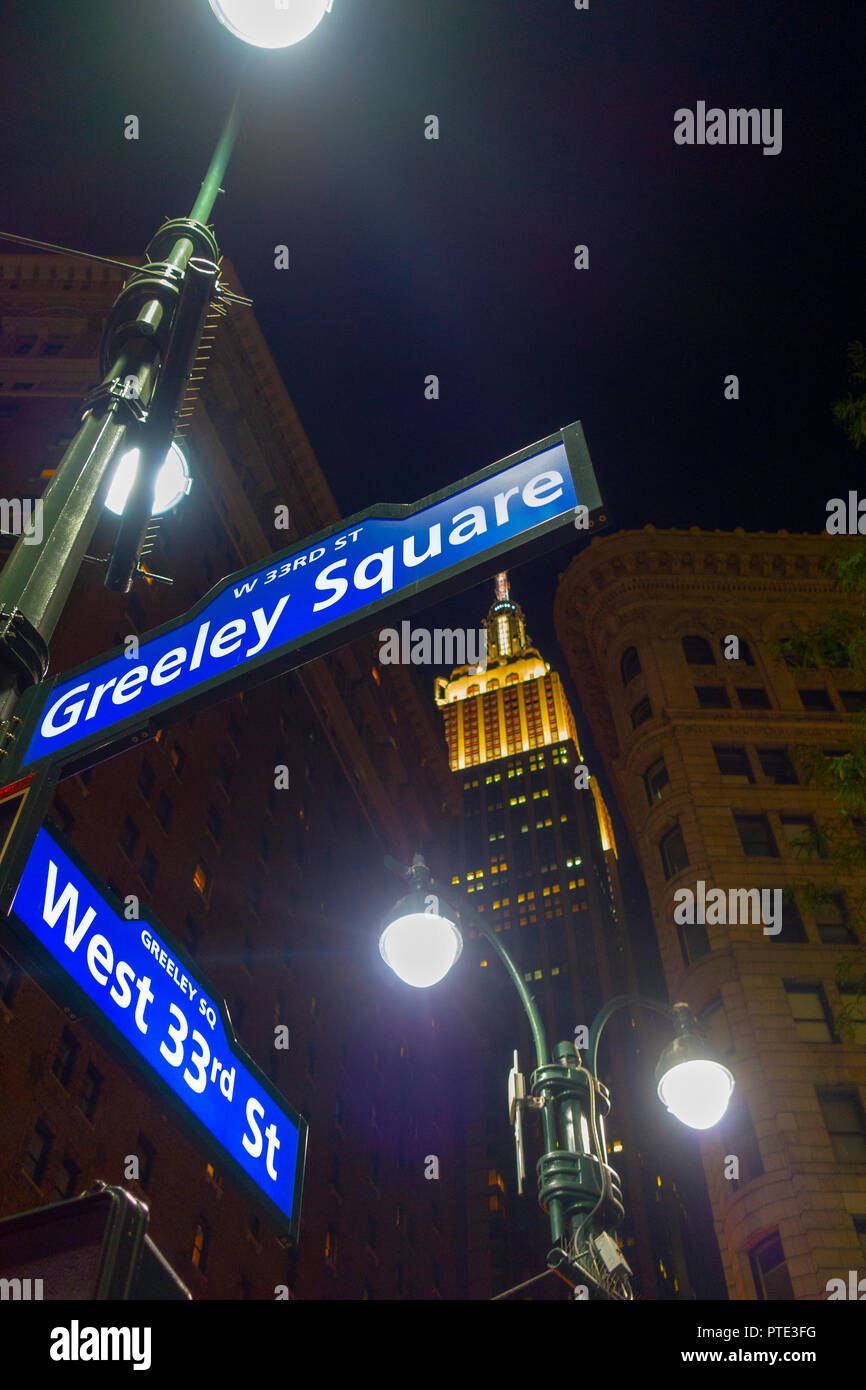 Manhattan broadway green road sign hi-res stock photography and images ...
