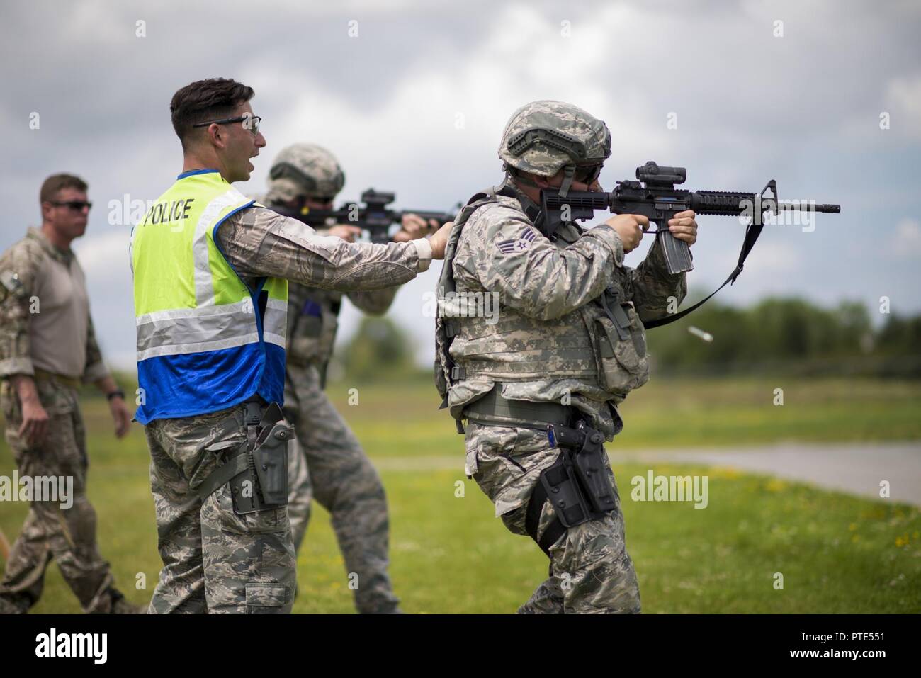 914th communication squadron hi-res stock photography and images - Alamy