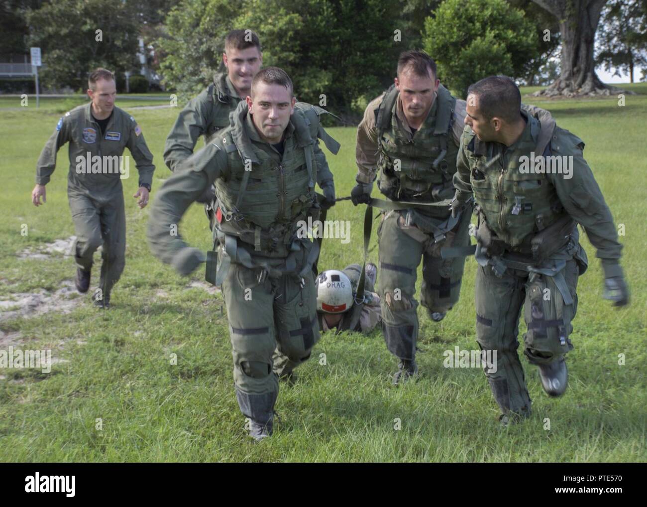 Basic airborne course hi-res stock photography and images - Alamy