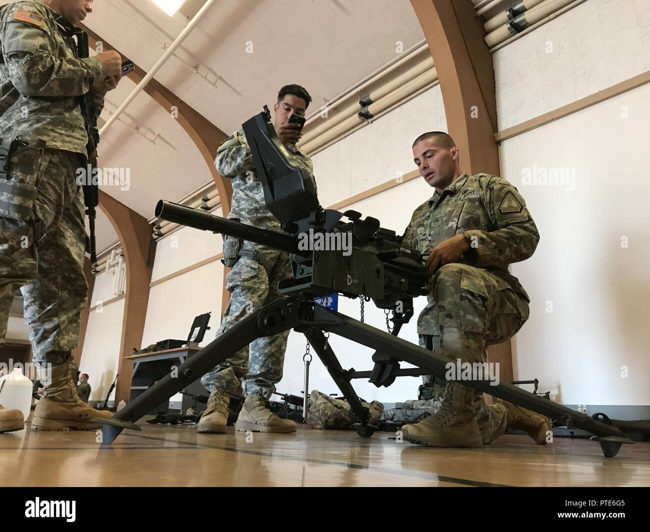 Us army national guard recruiter hi-res stock photography and images ...