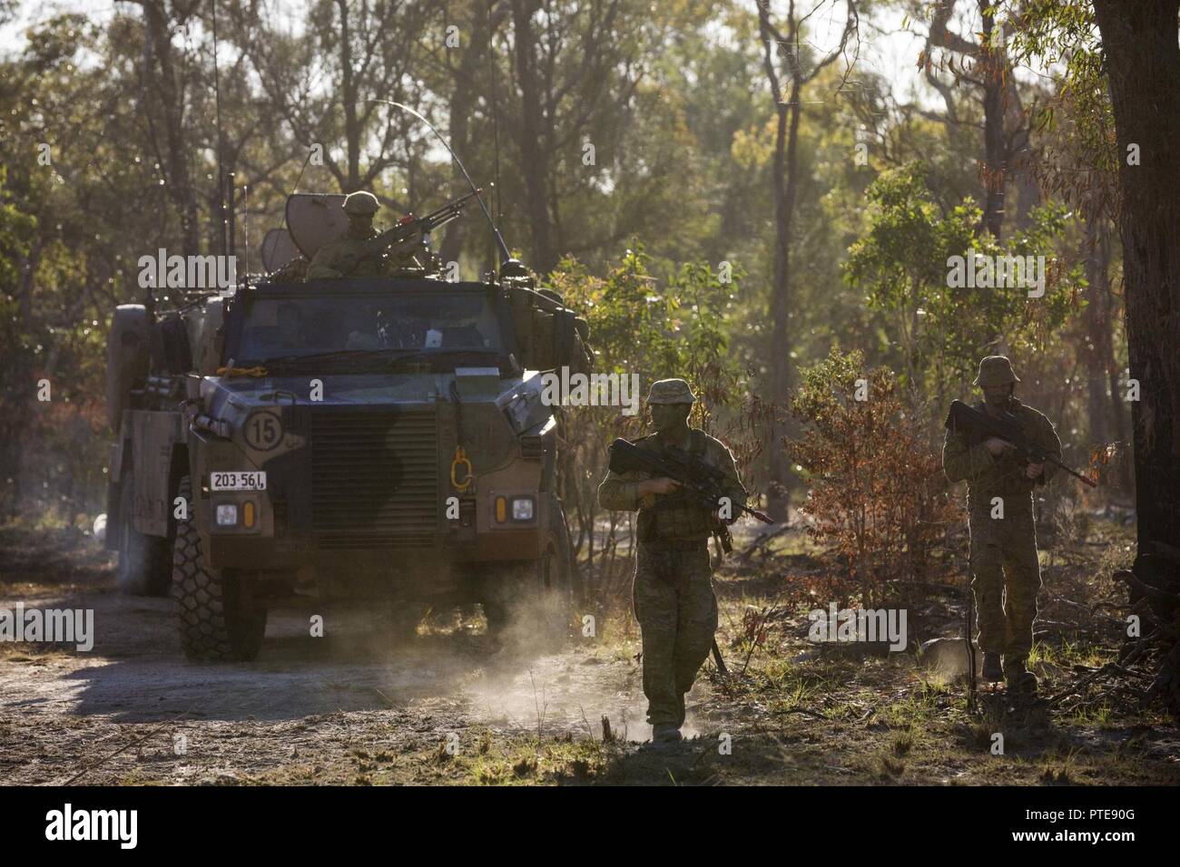 Australian Army soldiers from 2nd Battalion, the Royal Australian ...