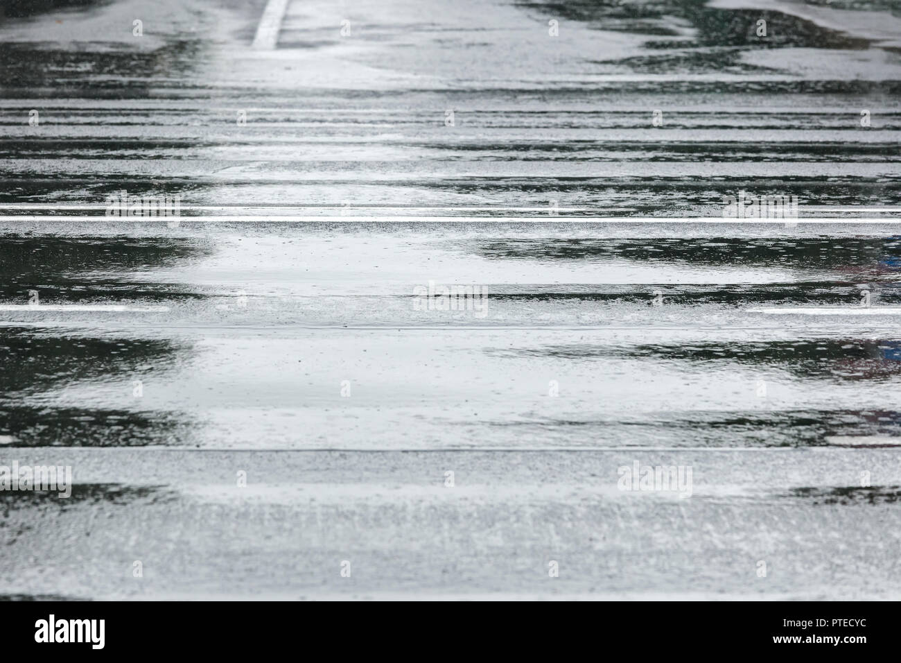 Wet Pavement Reflecting Gray Hi res Stock Photography And Images Alamy wet-pavement-reflecting-gray-hi-res-stock-photography-and-images-alamy