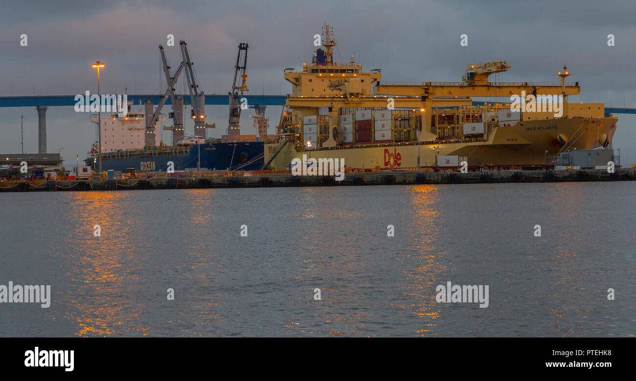Cargo pineapple hi-res stock photography and images - Alamy