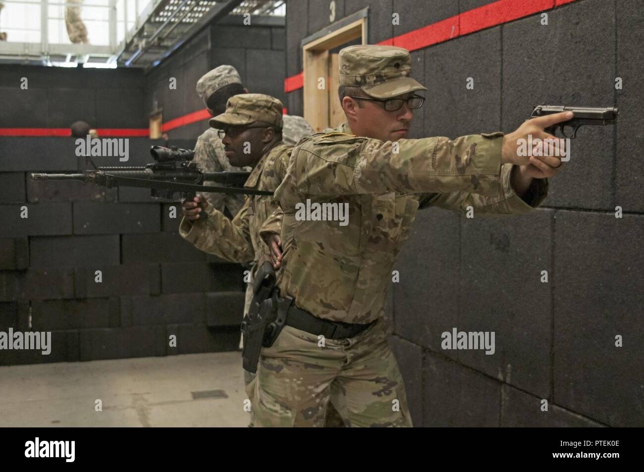 385th military police battalion hi-res stock photography and images - Alamy