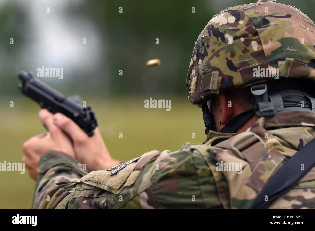 Combat pistol qualification course hi-res stock photography and images ...