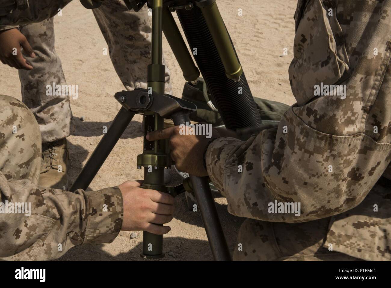 M252 81mm mortar system hi-res stock photography and images - Alamy