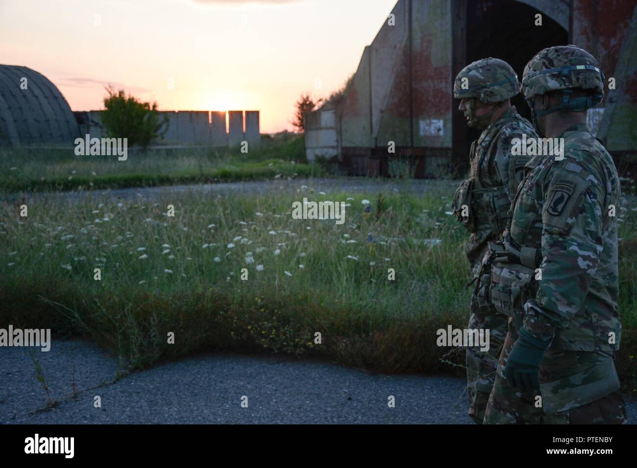 USAEUR commanding General, General Hodges walks through a defensive ...