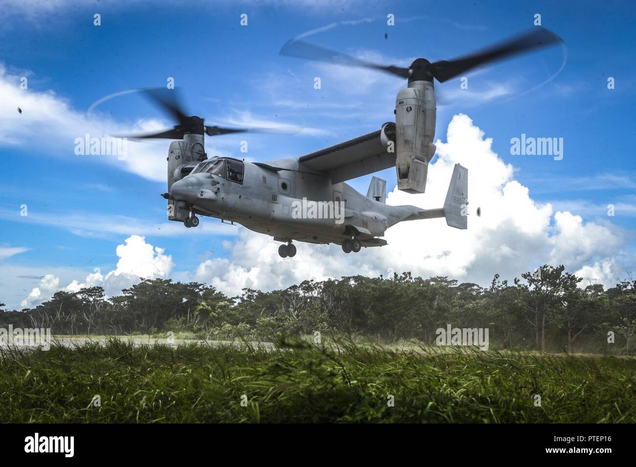 An MV-22 Osprey, assigned to Marine Medium Tiltrotor Squadron (VMM) 262 ...