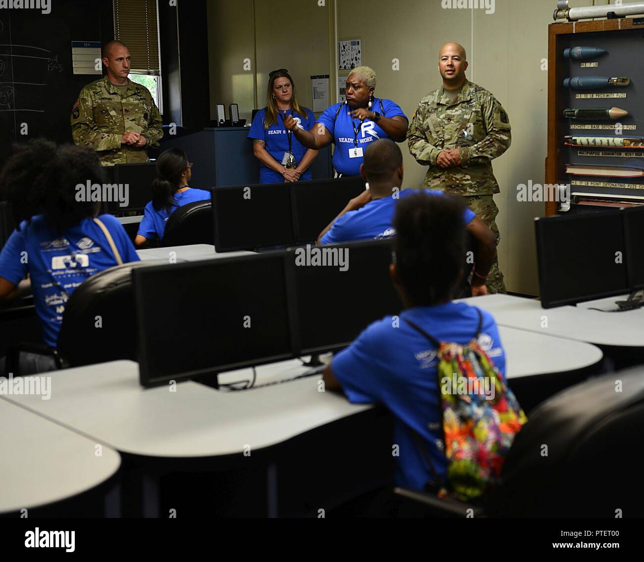 Deaf sign language girls hi-res stock photography and images - Alamy