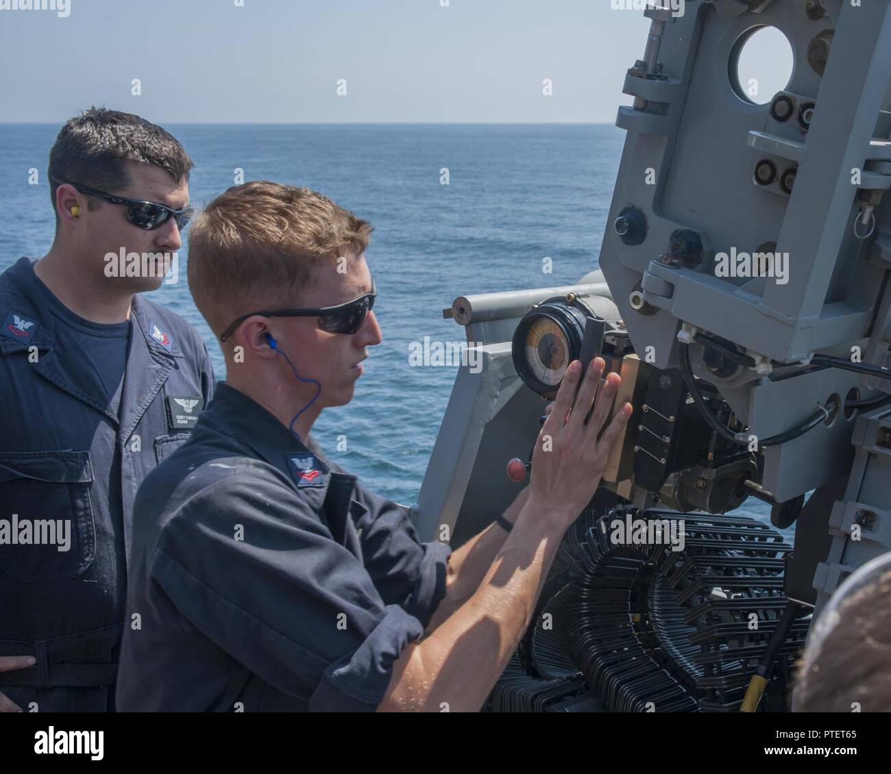 Uss cunningham hi-res stock photography and images - Alamy