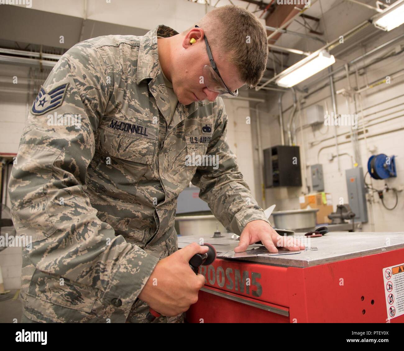 Soldier cut outs hi-res stock photography and images - Alamy