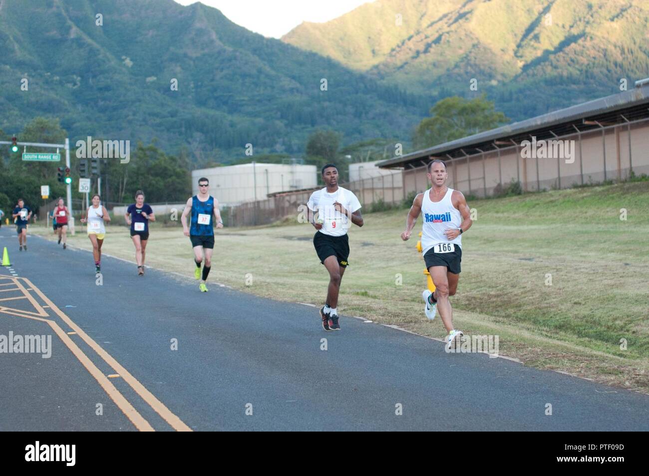 SCHOFIELD BARRACKS — Runners participate in the ninth annual Army Ten ...